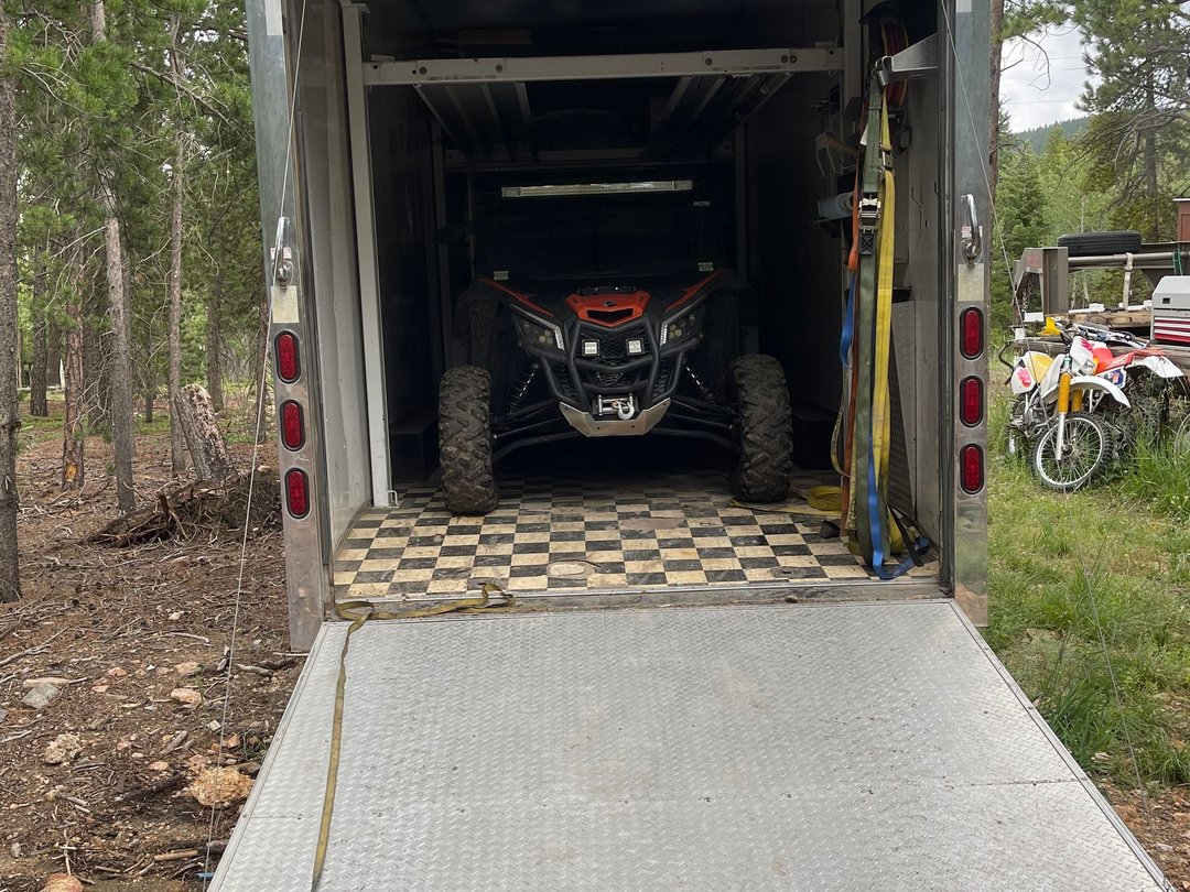 2004 Freightliner with 2005 Pacemaker Stacker Trailer for Sale in ...