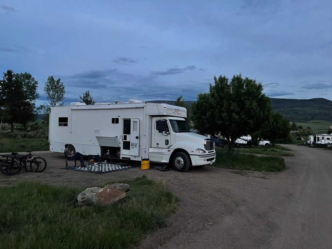 2004 Freightliner with 2005 Pacemaker Stacker Trailer for Sale in ...