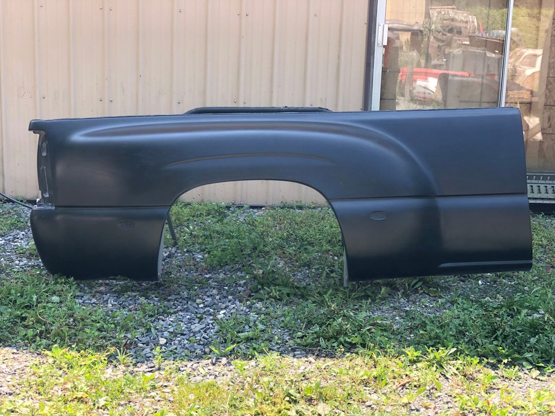 2001-2007 Chevy/GMC Dually Bedside for Sale in McAlisterville, PA ...