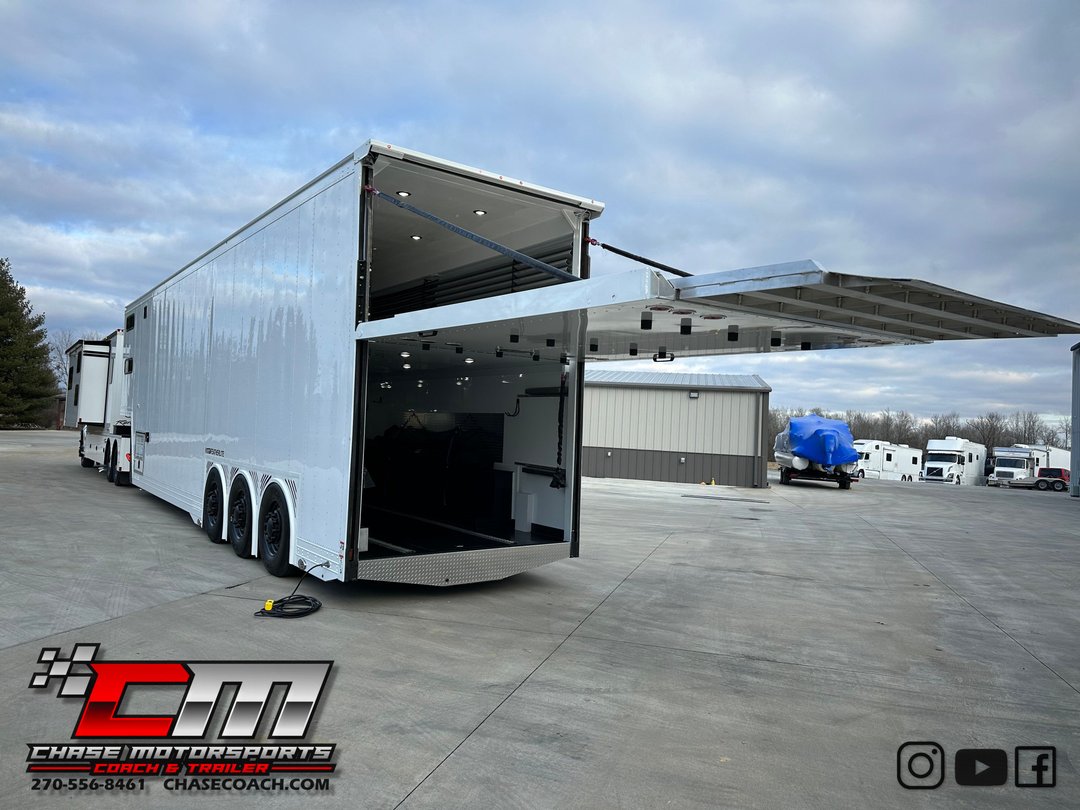 2022 Featherlite Lift Gate 44' Screw Gate Trailer for Sale in Paducah ...