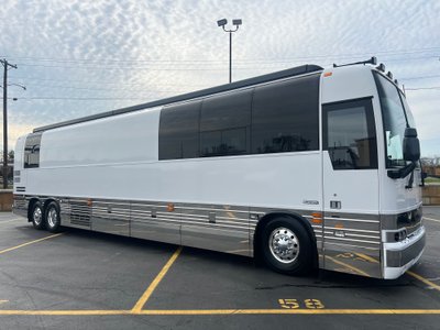 2012 Prevost X345 w 3 Bunks and Master Suite Bus A/C CLEAN!! for Sale ...