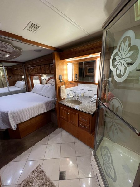 2008 Country Coach 45’ Class A Diesel Pusher for Sale in ORANGE PARK ...