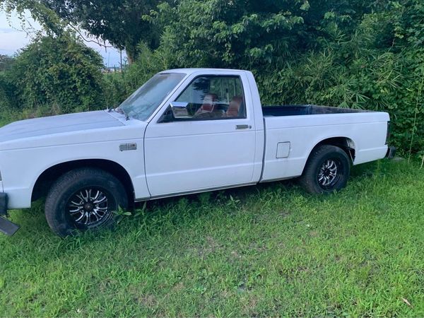 1985 Chevy S10 Custom Trucks