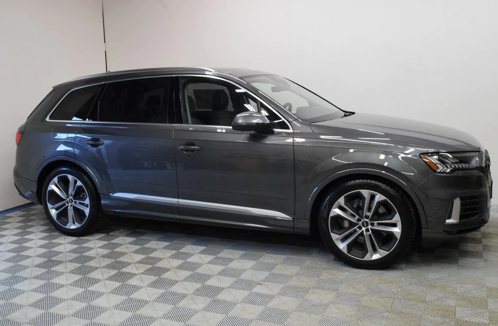 Samurai Gray vs Orca Black 2021 Q7 with Black Optic - AudiWorld Forums