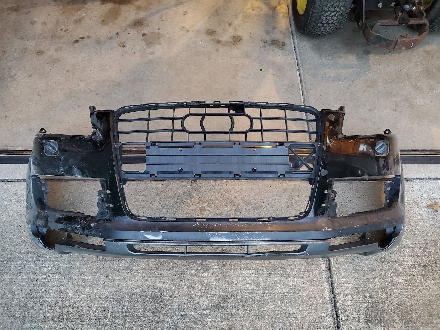2007 Q7 4.2 FSI Premium Front Bumper Cover (light damage) - AudiWorld Forums