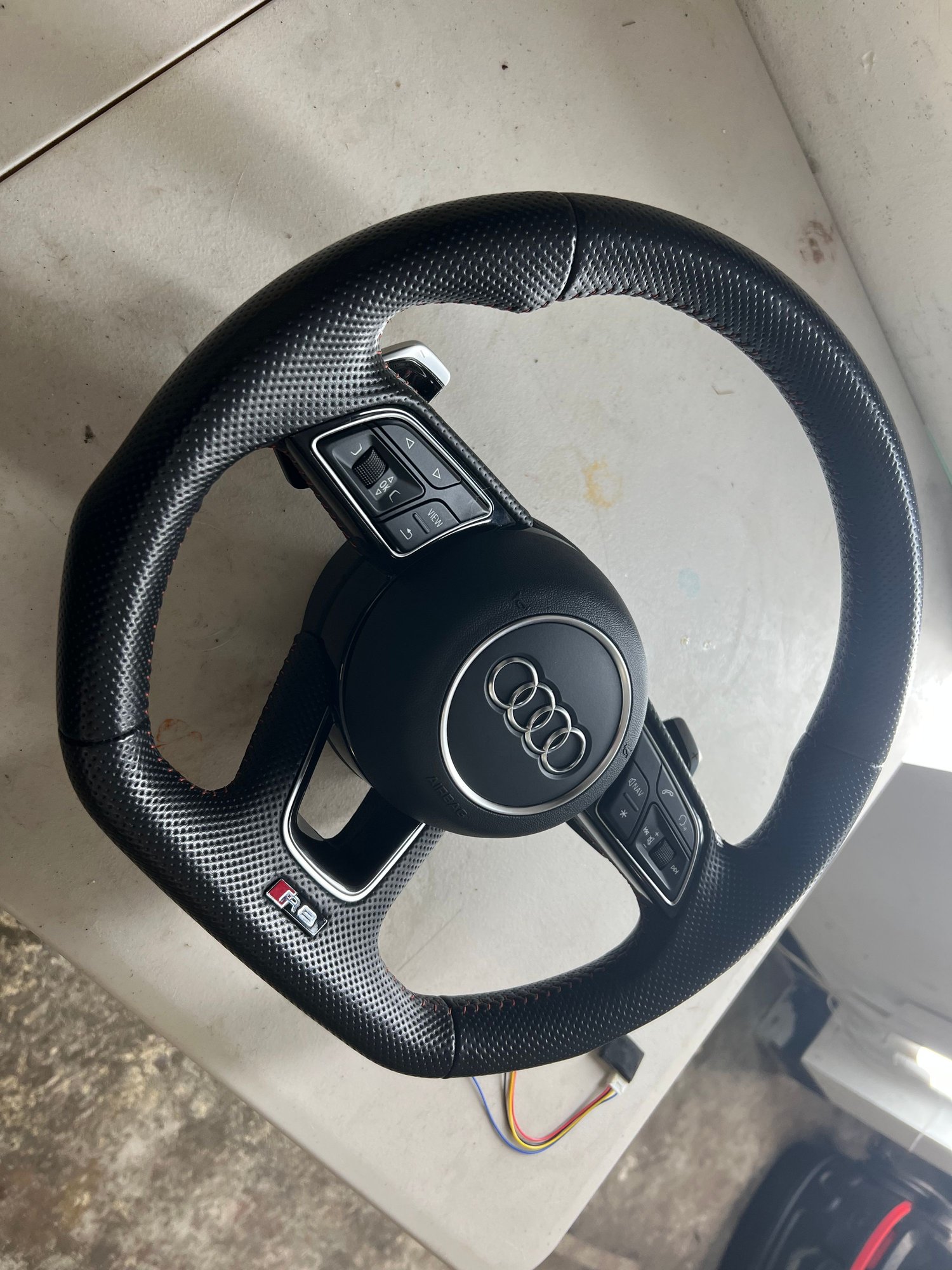 LIKE NEW B9 OEM RS5 FLAT BOTTOM STEERING WHEEL RET - AudiWorld Forums