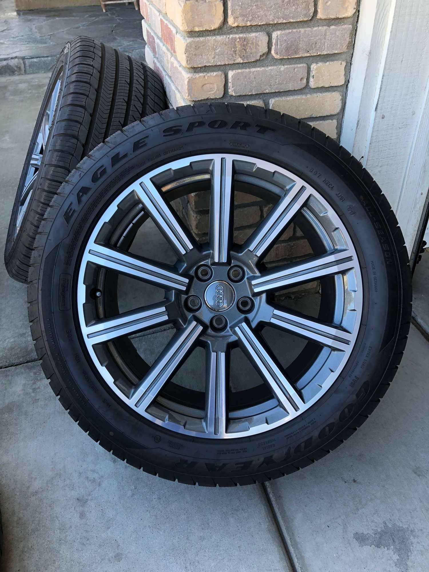 Audi Q7 Goodyear Eagle Sport 285/45R20 Q7 OEM 20" runflat 300miles - AudiWorld Forums