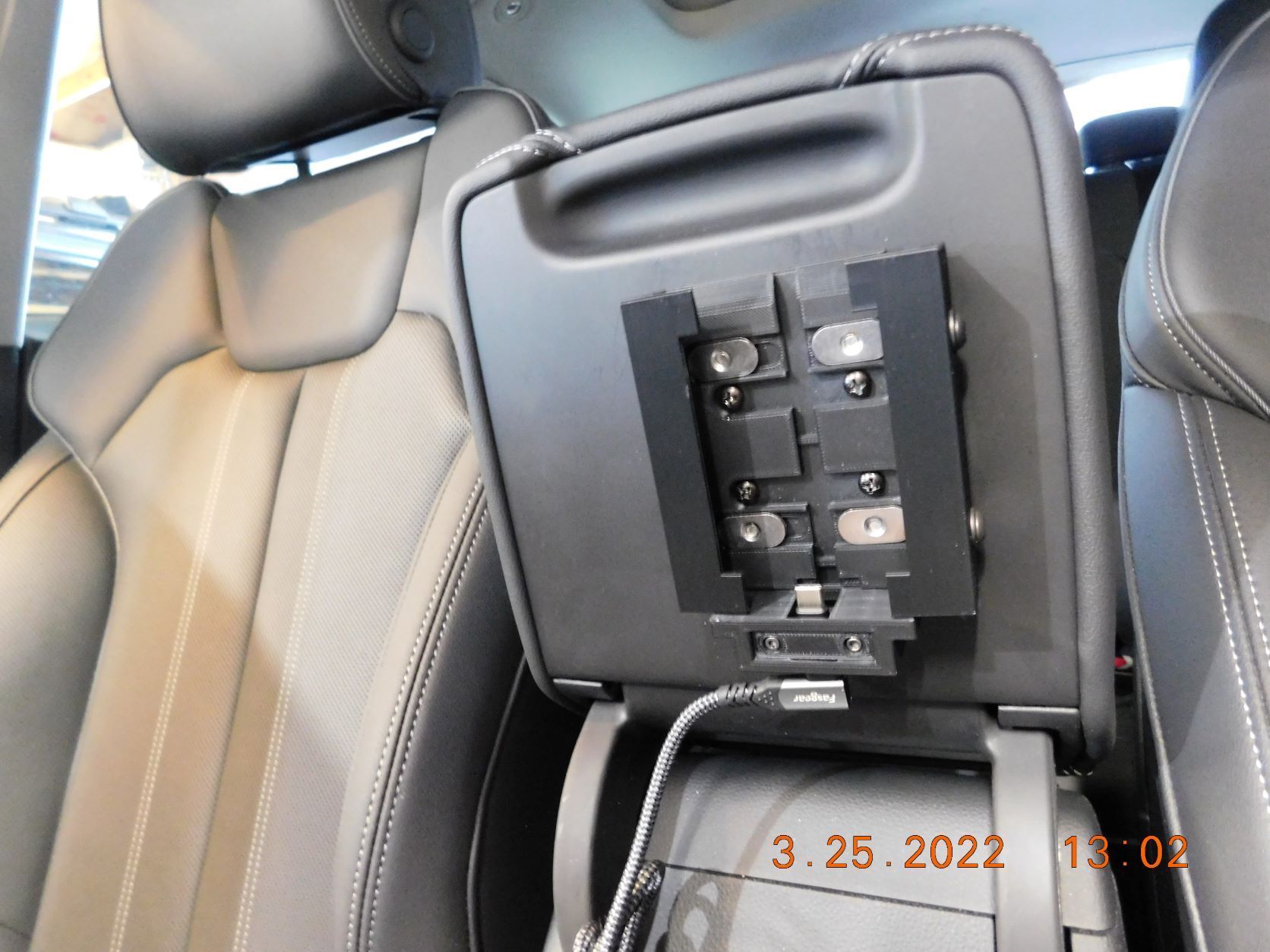 Q5 Armrest Phone Cradle for Android Auto and Apple CarPlay (price drop ...