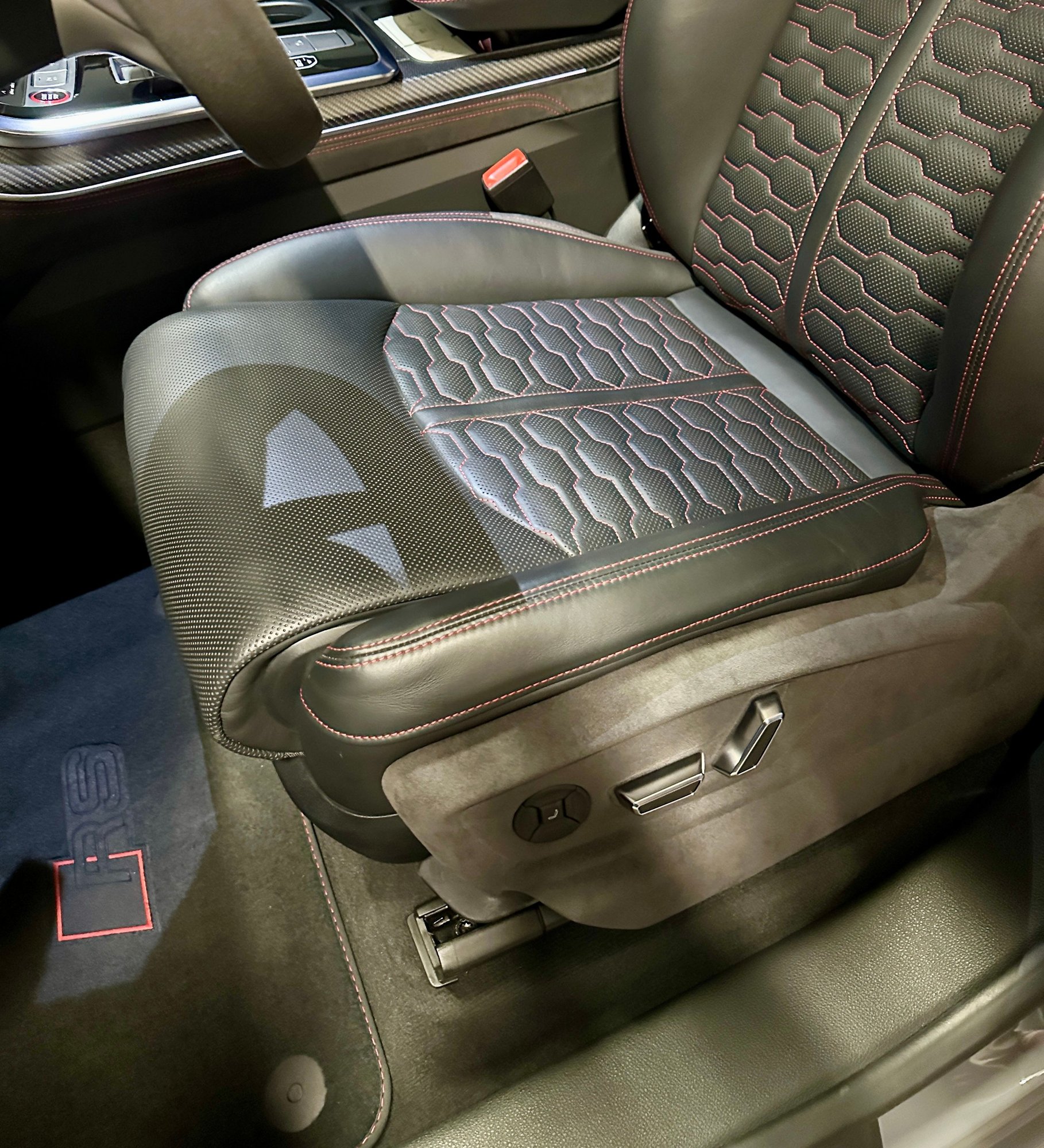 RS Q8 Alcantara seat bases - AudiWorld Forums