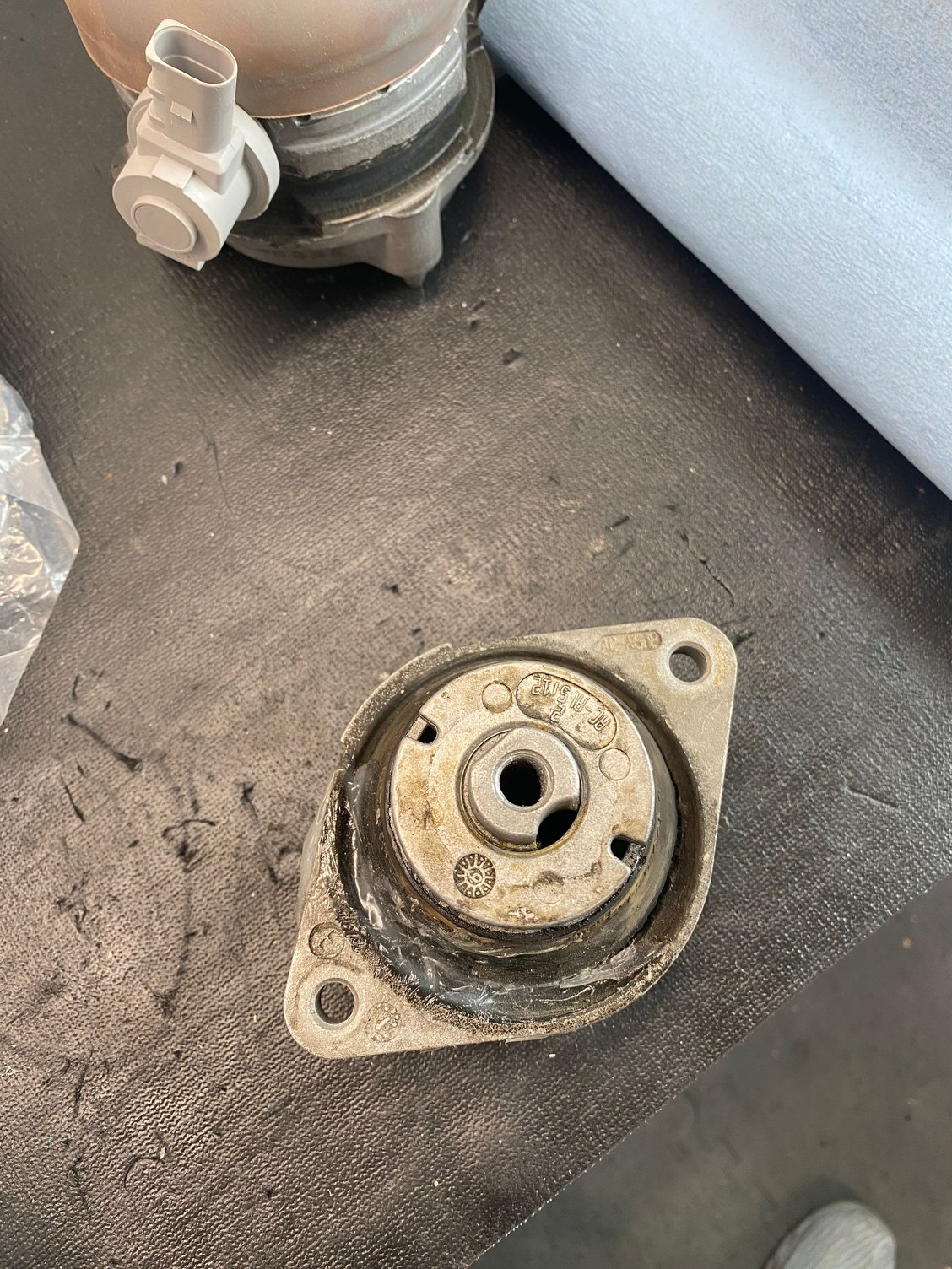 V10 engine mount replacement procedure needed - Page 2 - AudiWorld Forums