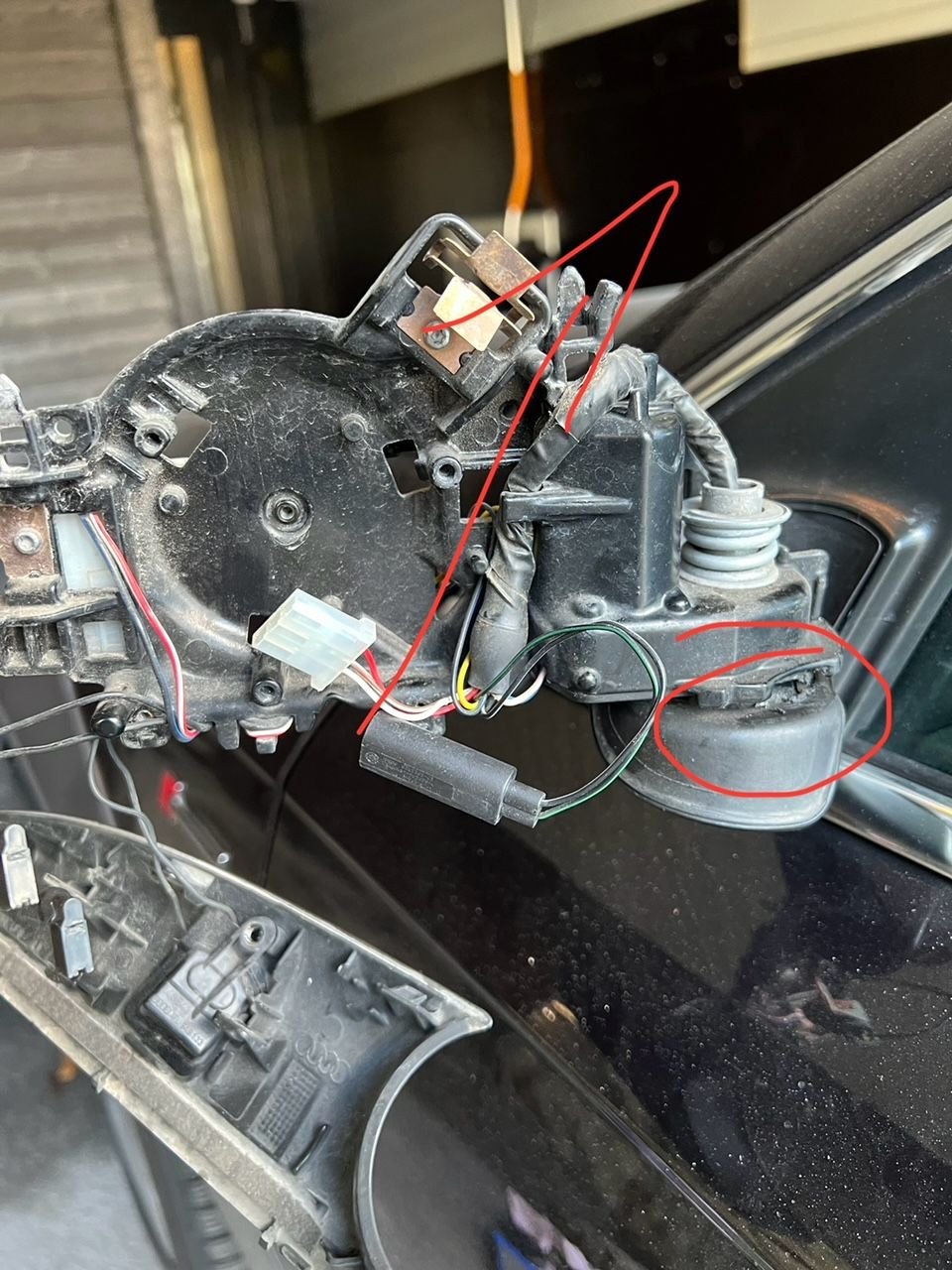 Mirrors folding out on one side - AudiWorld Forums