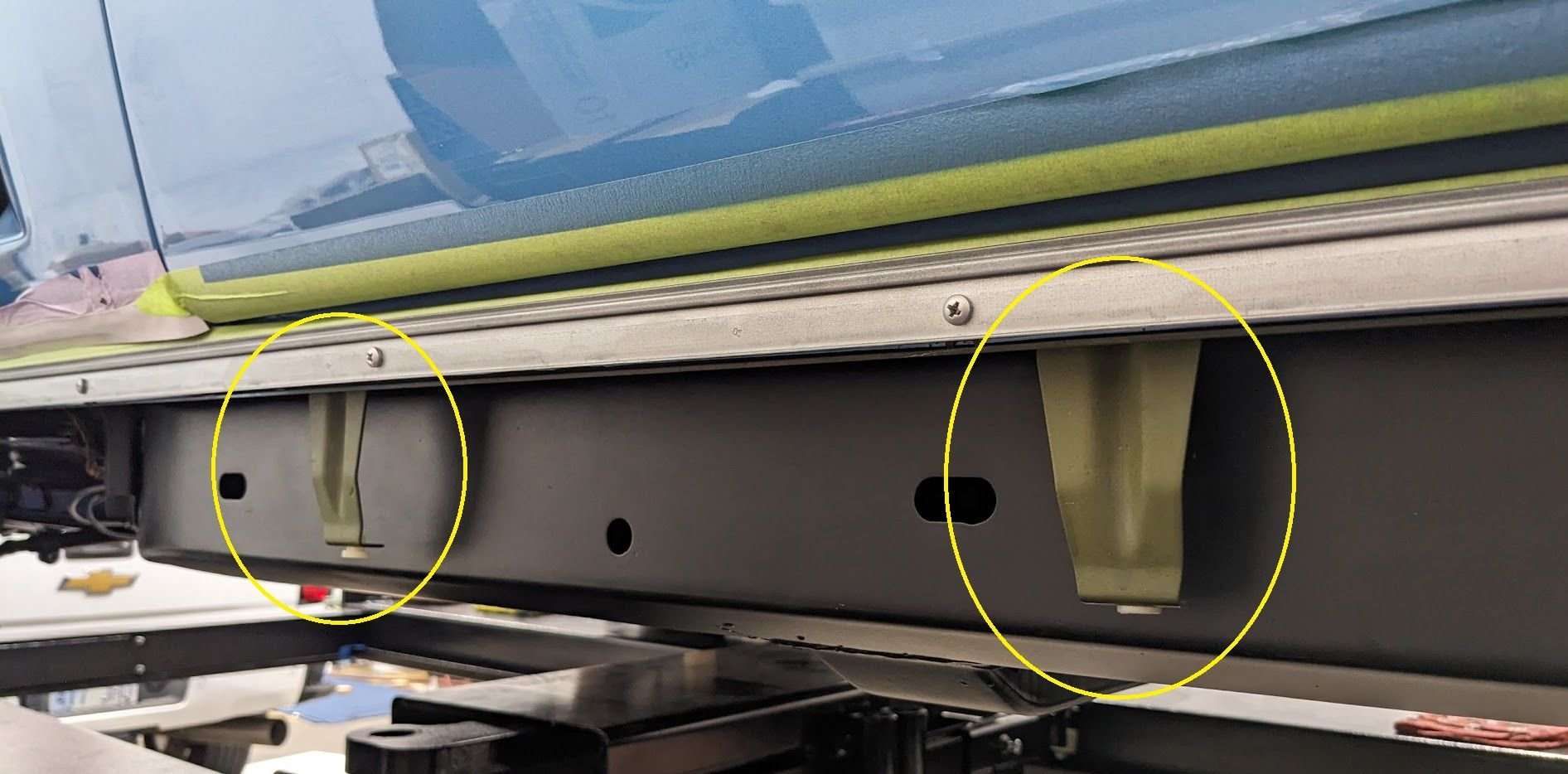 C2 Question for the factory restoration guys... Rocker support brackets ...