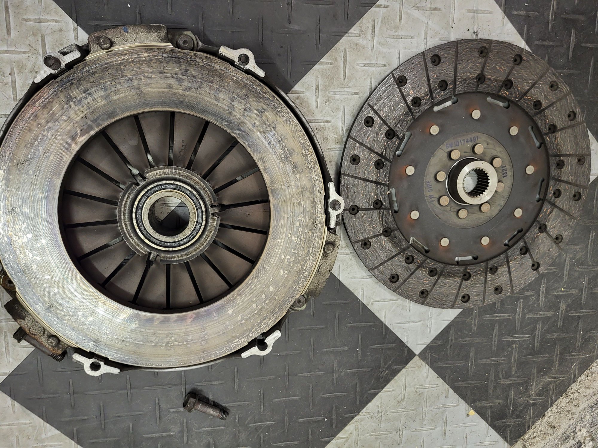 FS (For Sale) SOLD Dual mass flywheel and clutch for ZF6 ...