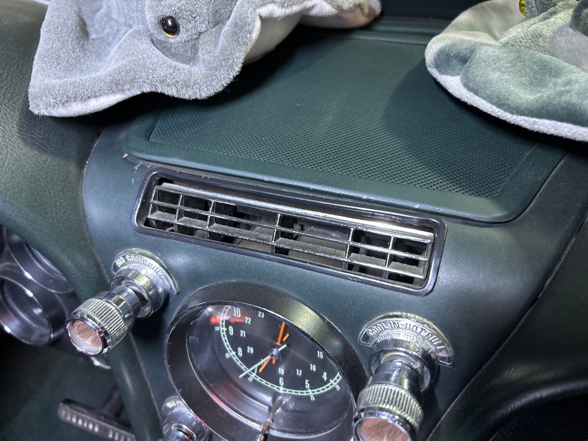 C2 Console Paint for 1966 with Green Interior - CorvetteForum ...