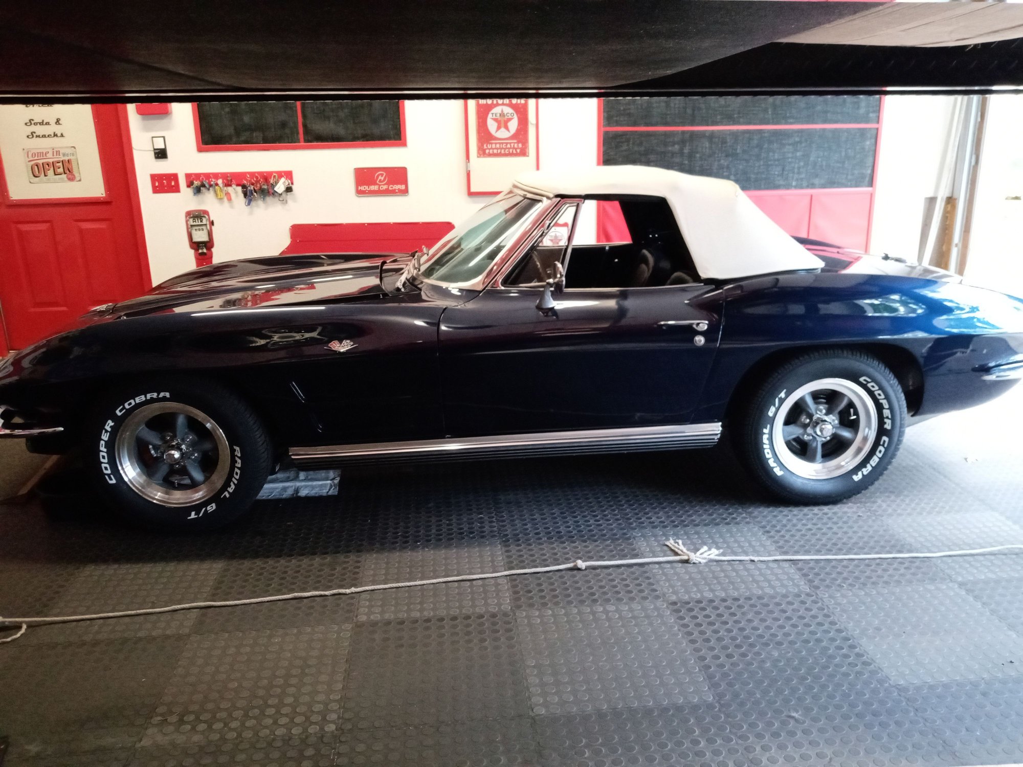 C2 Problem opening rear hatch for convertible top - CorvetteForum ...