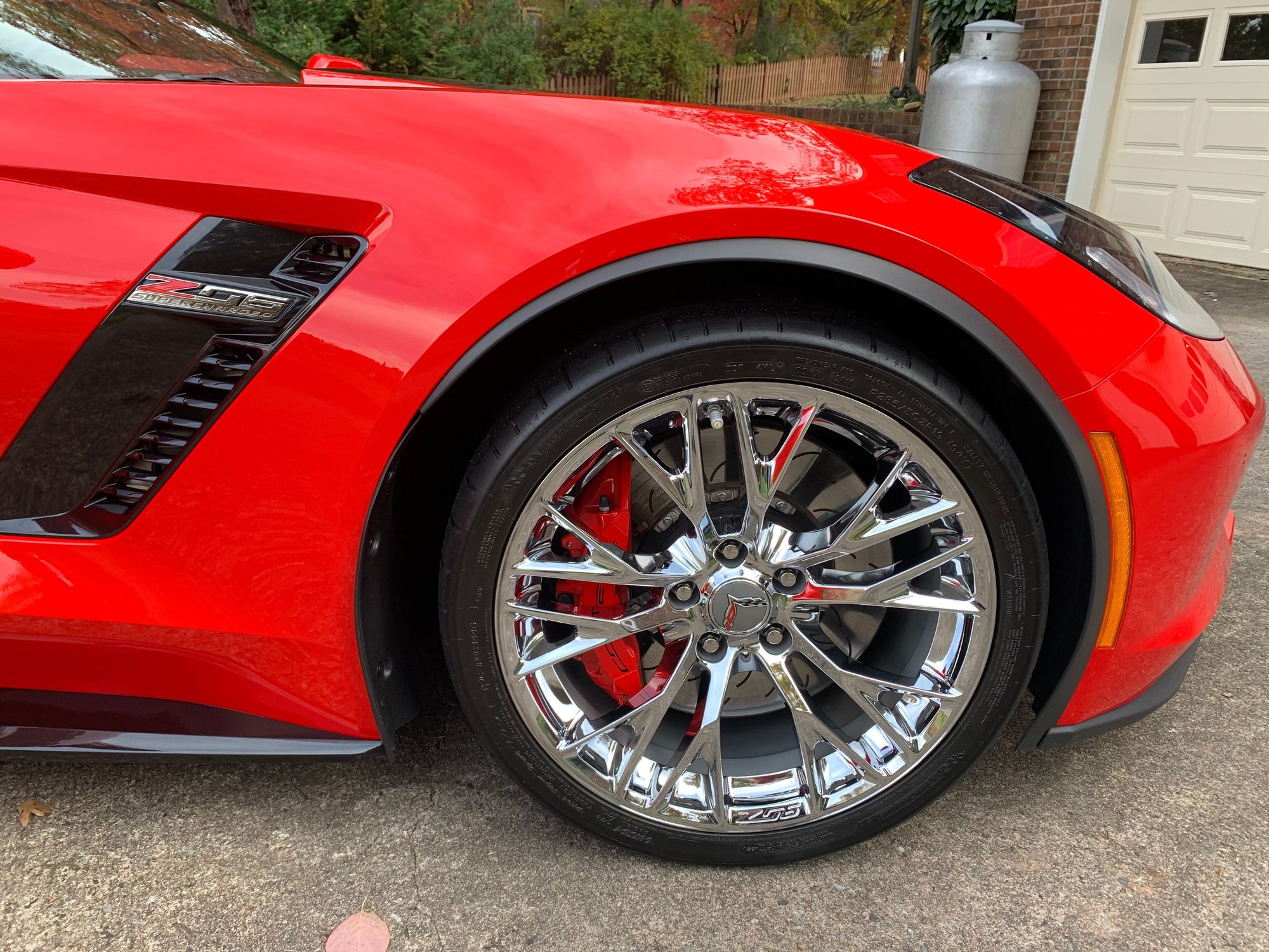 FS (For Sale) Vin #001 2017 zo6 vert, 2lz, a8, red/red, 5k miles (nc ...