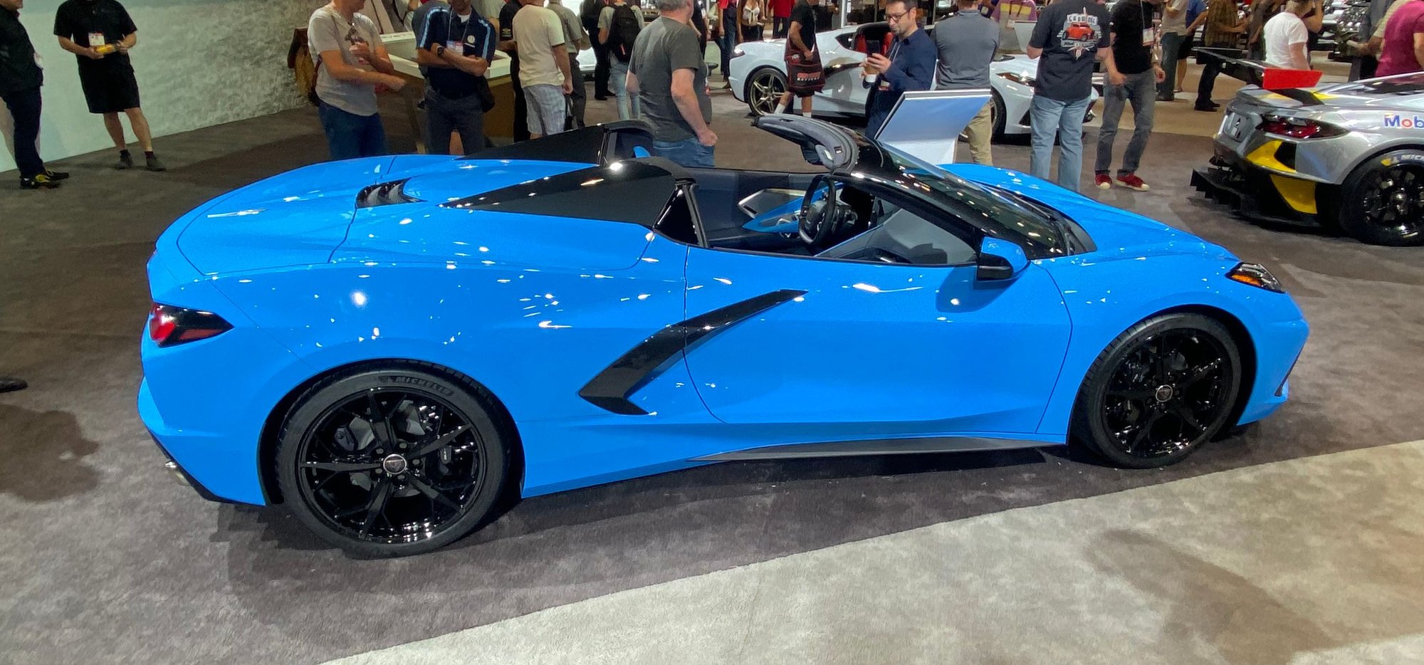 Walk around of a Rapid Blue 2020 Corvette Stingray C8 Convertible at ...