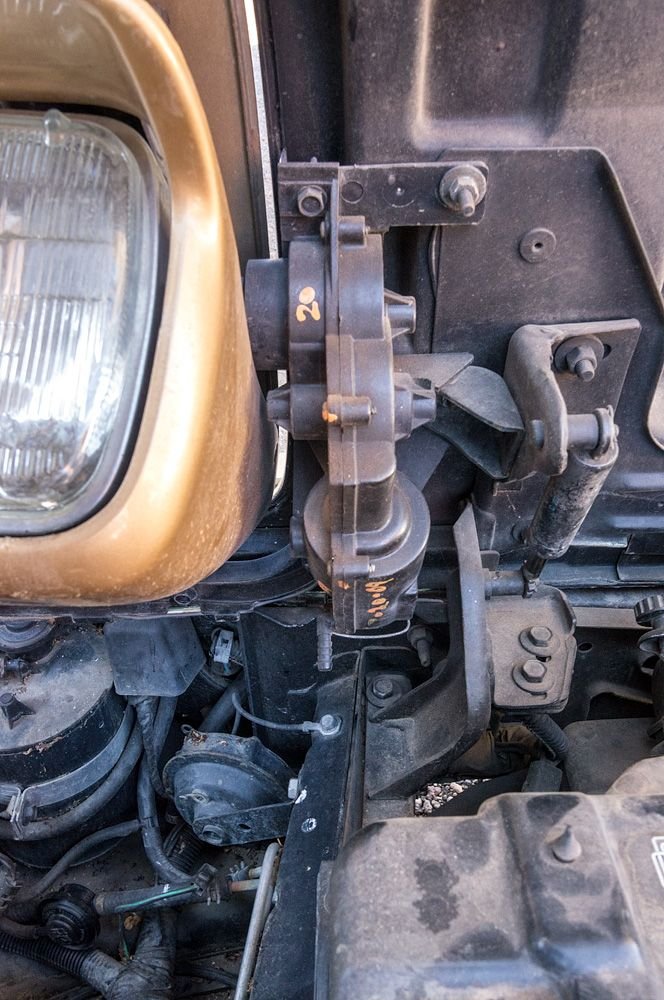 Beginner question. Do I have vacuum operated headlights on my 1986 ...