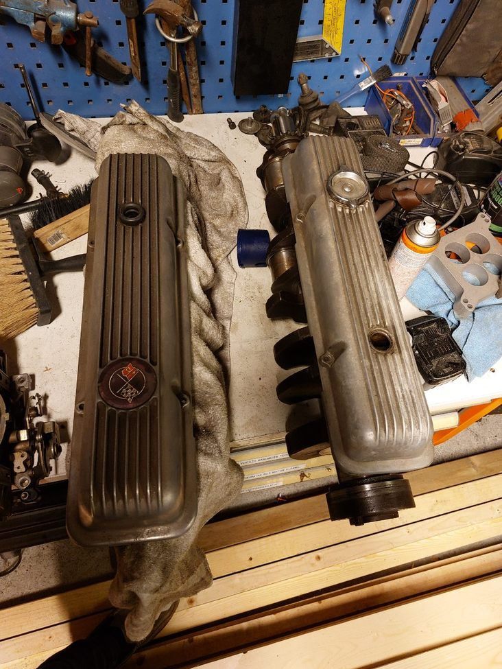 Are these black painted valve covers the same as the LT1 valve covers ...