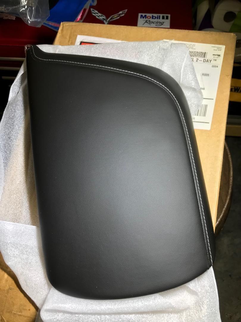 FS (For Sale) C7 Black OEM Console Box Cover - CorvetteForum ...
