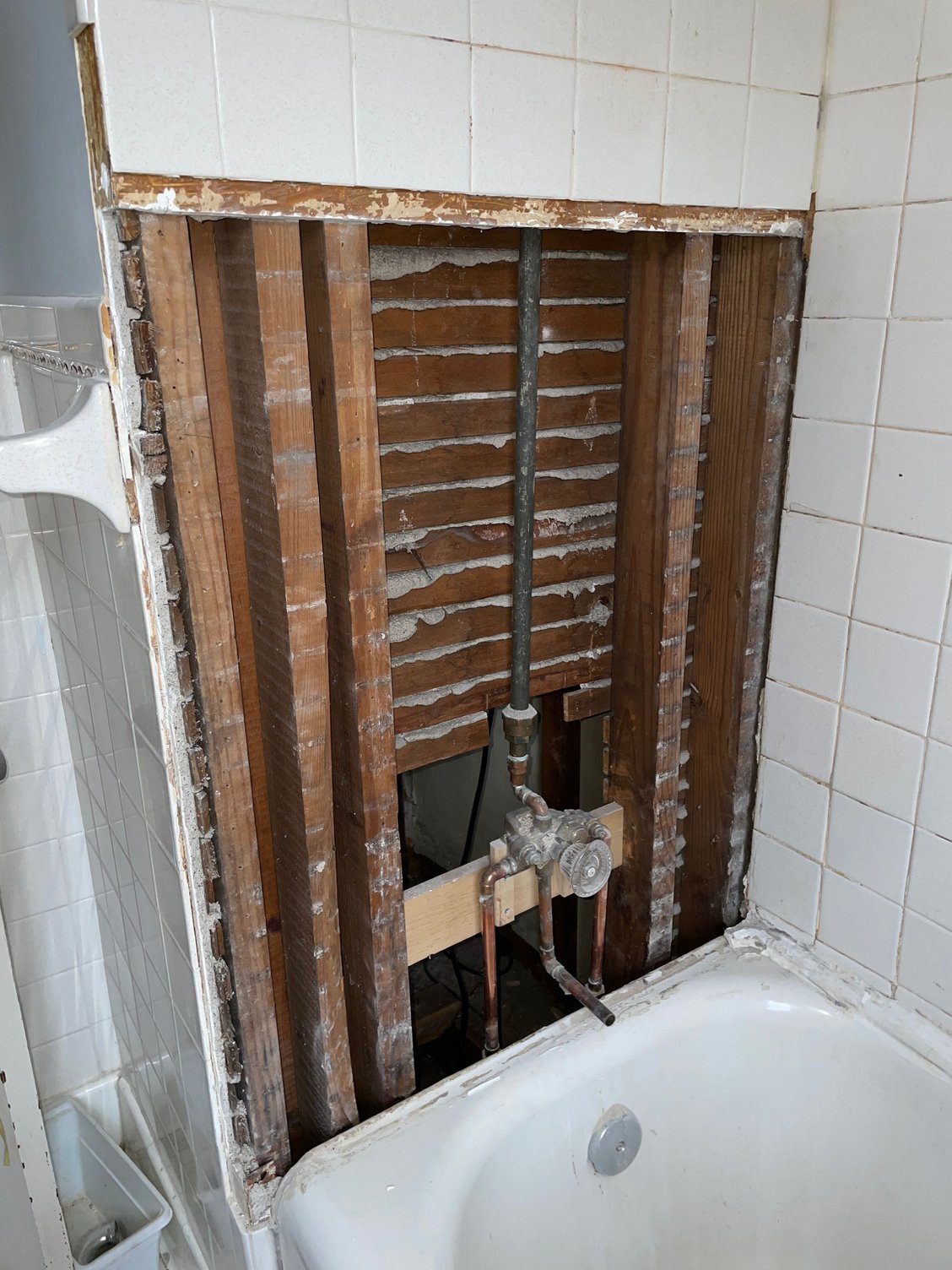 Repairing lath & plaster bathtub wall under tiles? - DoItYourself.com ...