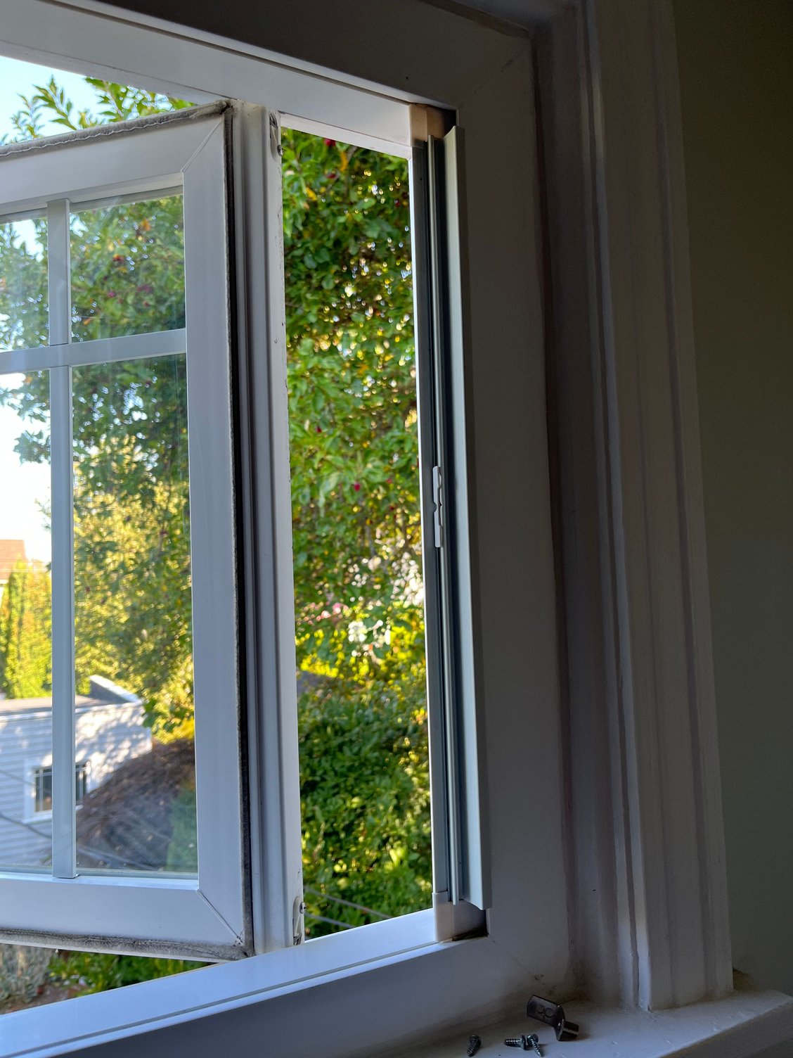 Need help identifying retractable window manufacturer for repair ...