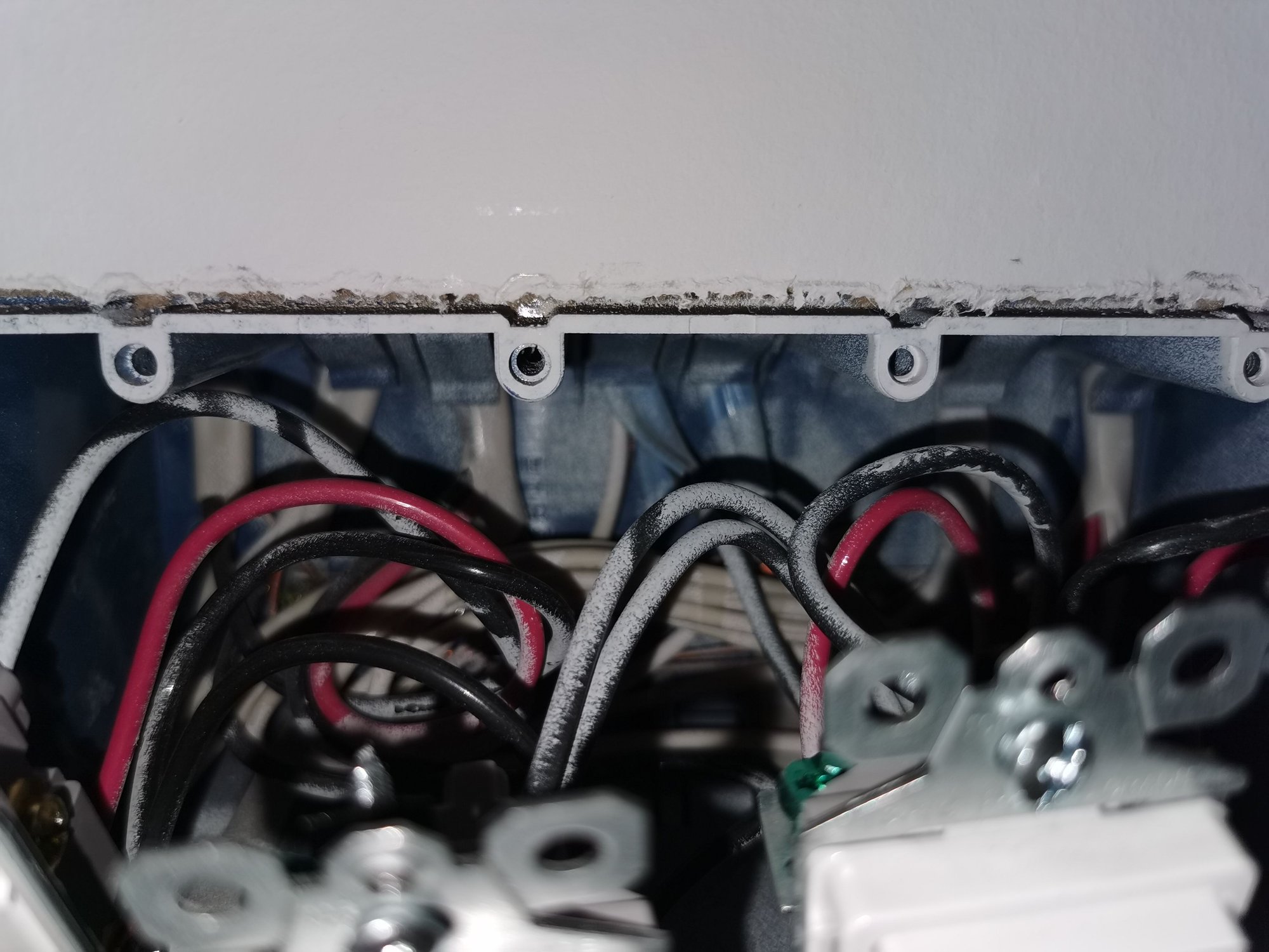 Light always ON , 3 way switch - DoItYourself.com Community Forums