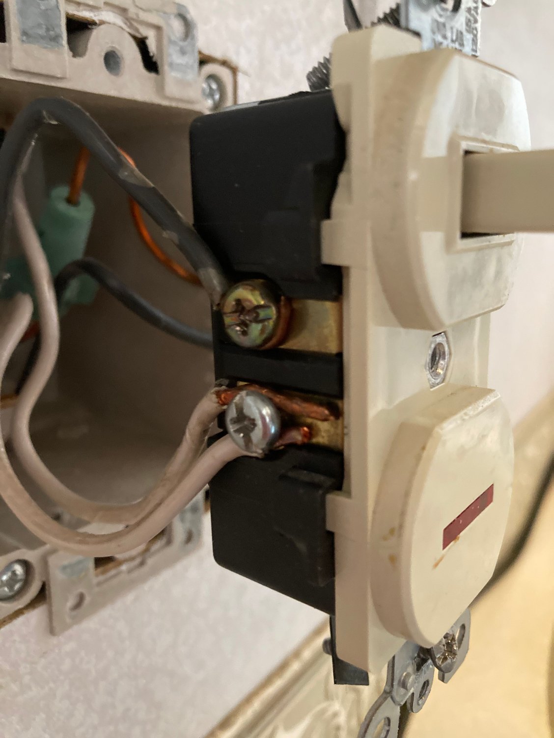 How to connect a "Single Pole Switch & Pilot Light" switch ...