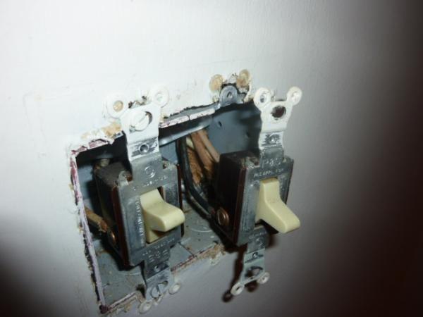 3-way fixture has 120V in bulb socket and good bulb but no light ...