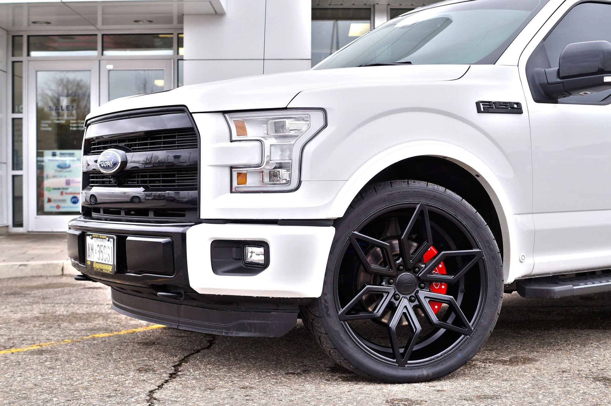Ford Racing lowering kit with 24" chrome DUBs - Ford F150 Forum ...