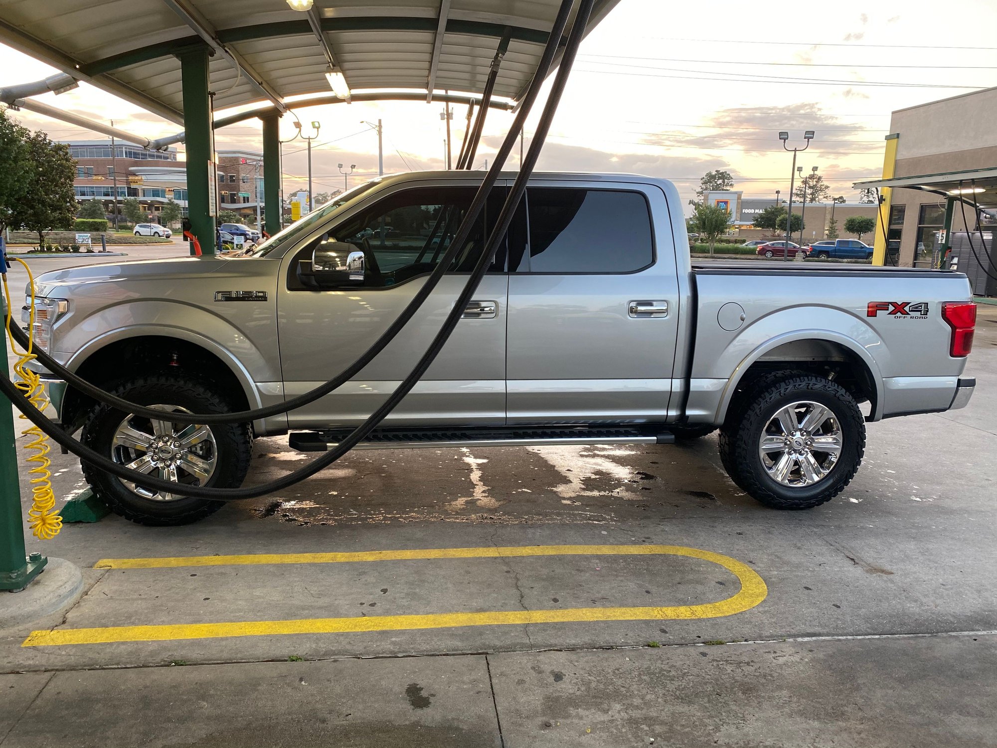 Big_Red’s silver 2020 Lariat leveled on 34s - Ford F150 Forum ...