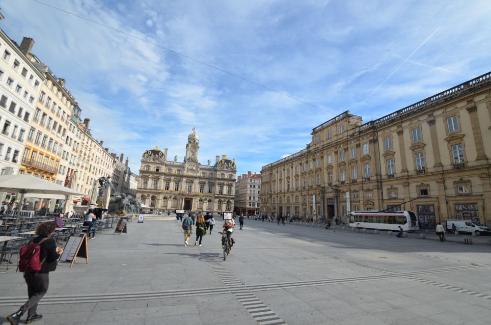 Endless jet set and glamour - or just a few fill-ins? - Page 3 ...