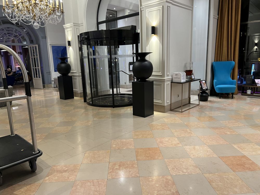 Endless jet set and glamour - or just a few fill-ins? - Page 6 ...