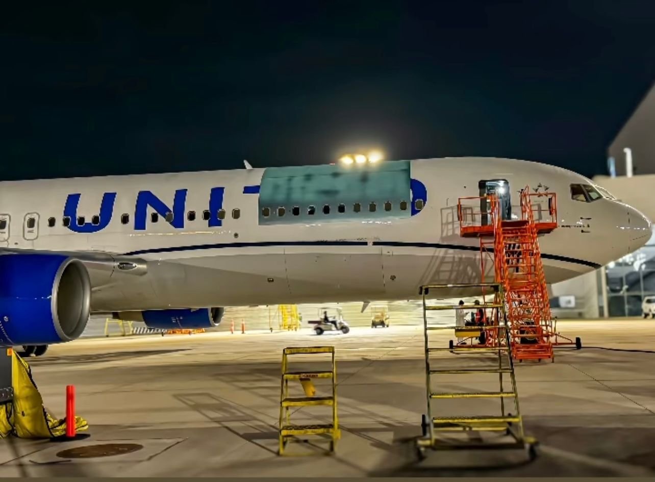 UA 767-300 N641UA structural damage after hard landing (has returned to ...