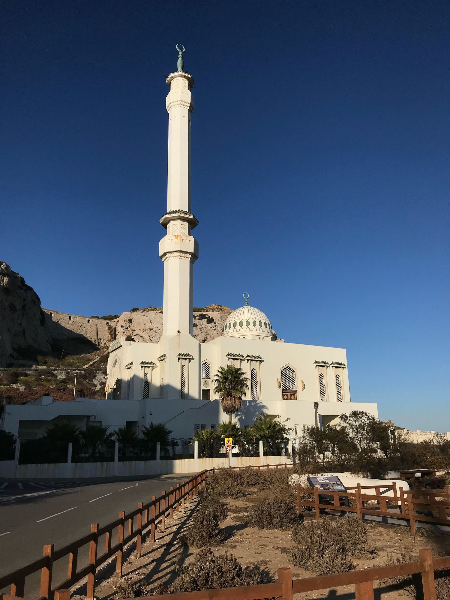 Another Gibraltar trip report; but with more monkeys than JapesUK gave ...