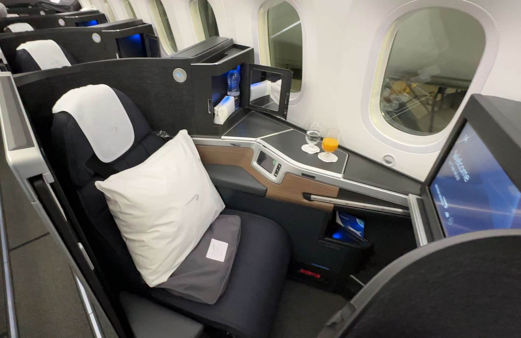 Mid-flight Upgrade from BA Club world to First on a new B787-10 ...