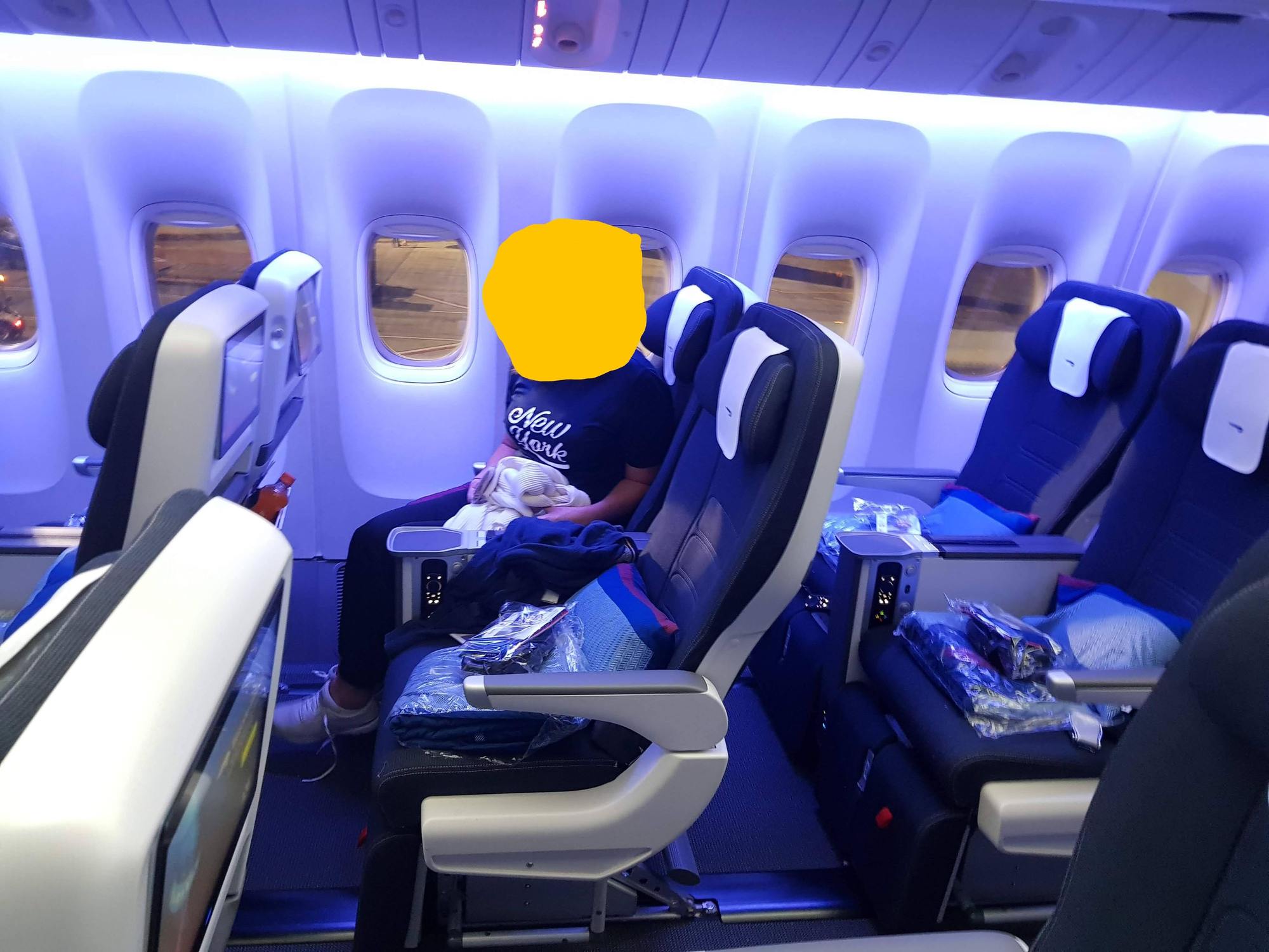 Seating guide: BA Boeing 777-200 B772 | 777-300 B77W - Page 135 ...