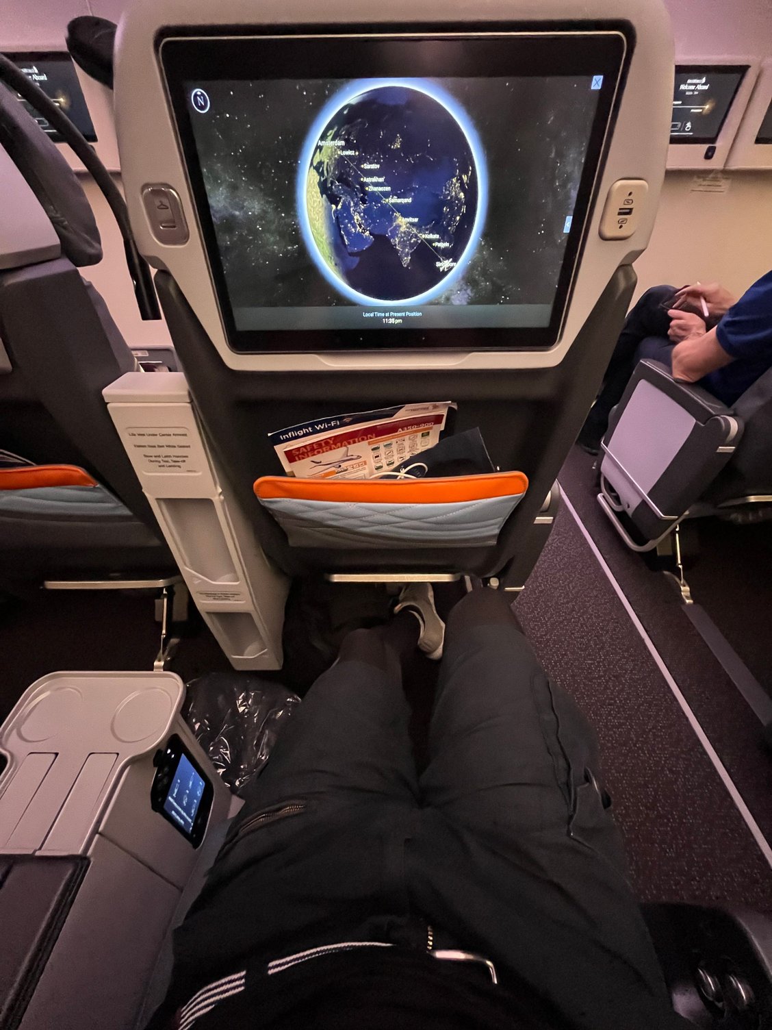 A350 Long-Haul Premium Economy Bulkhead - FlyerTalk Forums