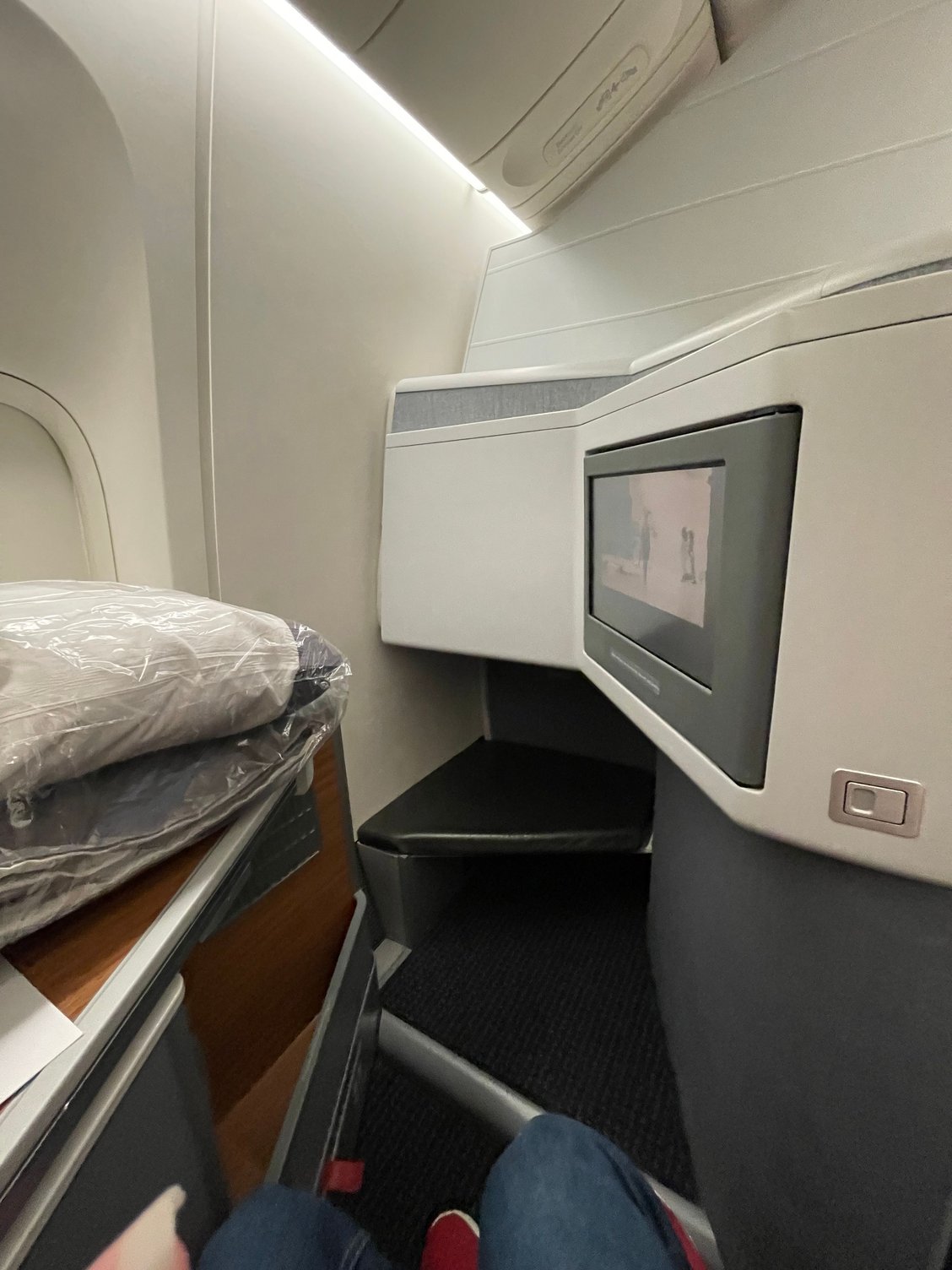 AA 77W / 777-300ER / 773 Business & First Class / F & J seat (master ...