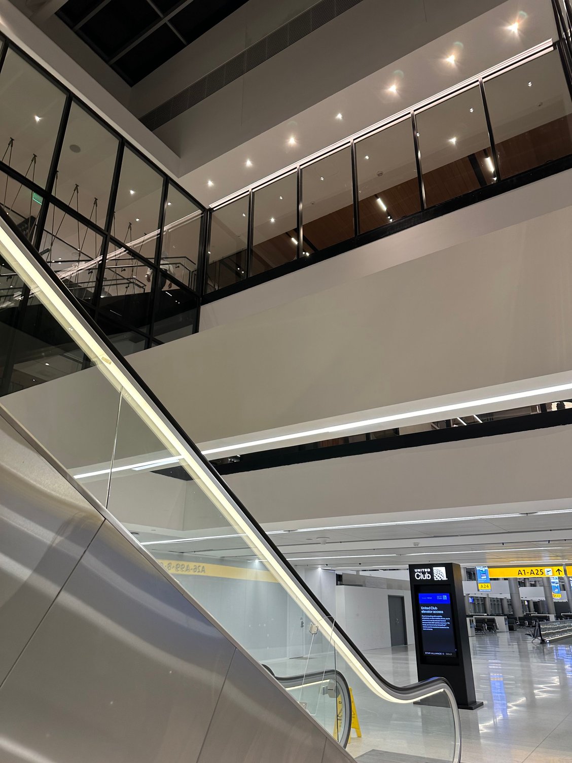 Which DEN Club? B East B44, B West B32, Club Fly B60 & A West A25; Temp ...