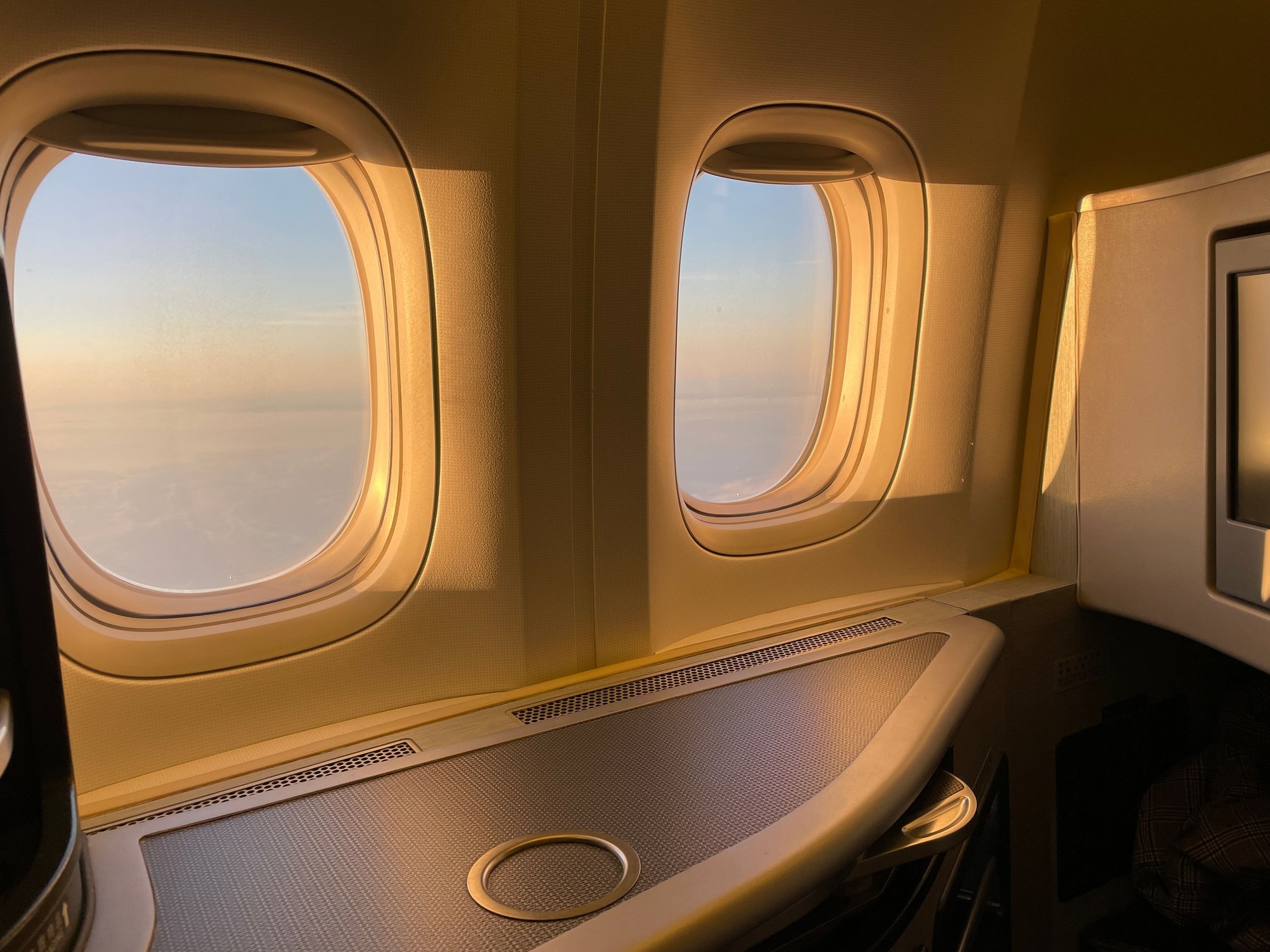 Windows in forward cabin of 38J B77W - FlyerTalk Forums