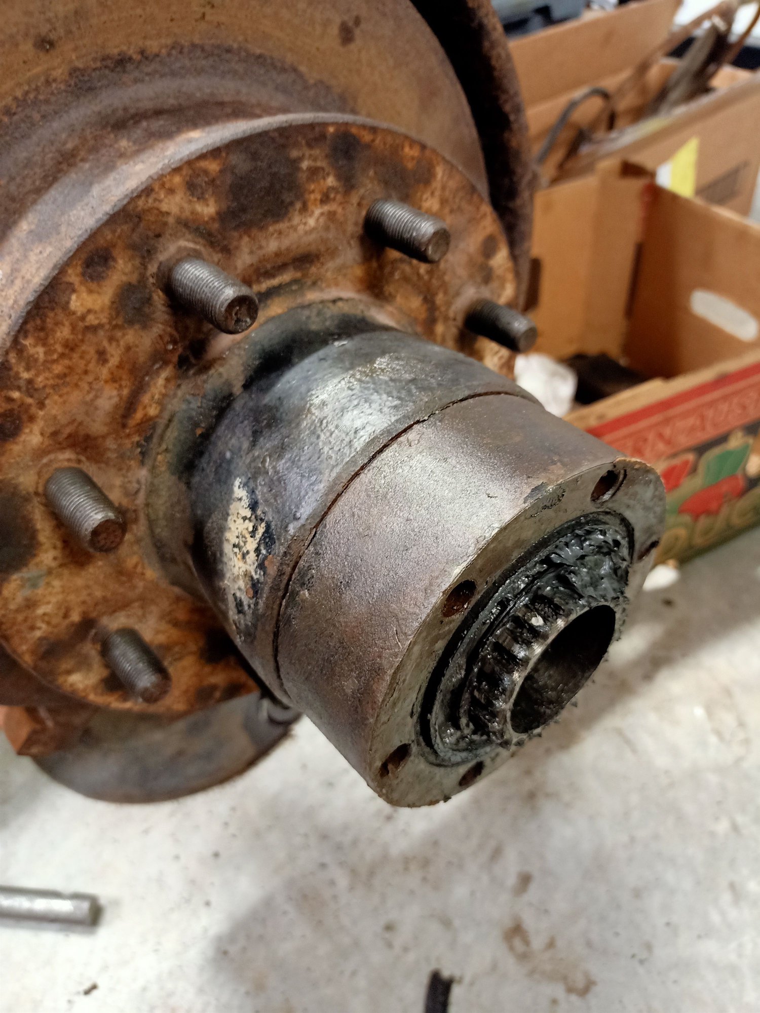 Installing Mile Marker locking hubs on D44 hd - Ford Truck Enthusiasts ...