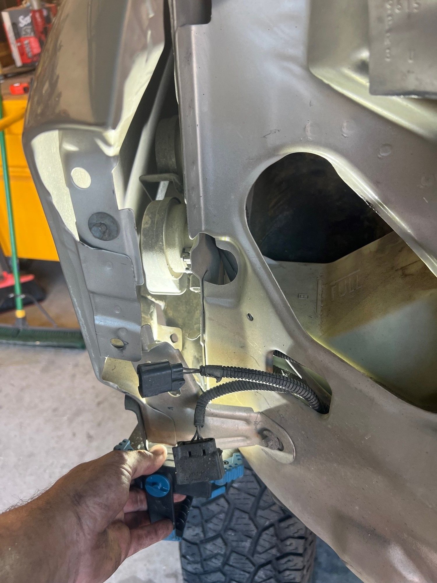 Cant find the *@#^* horn on my EXCURSION - Ford Truck Enthusiasts Forums