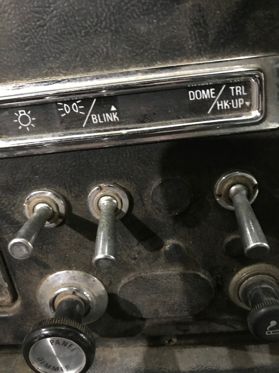 L8000 dash toggle switches. - Ford Truck Enthusiasts Forums