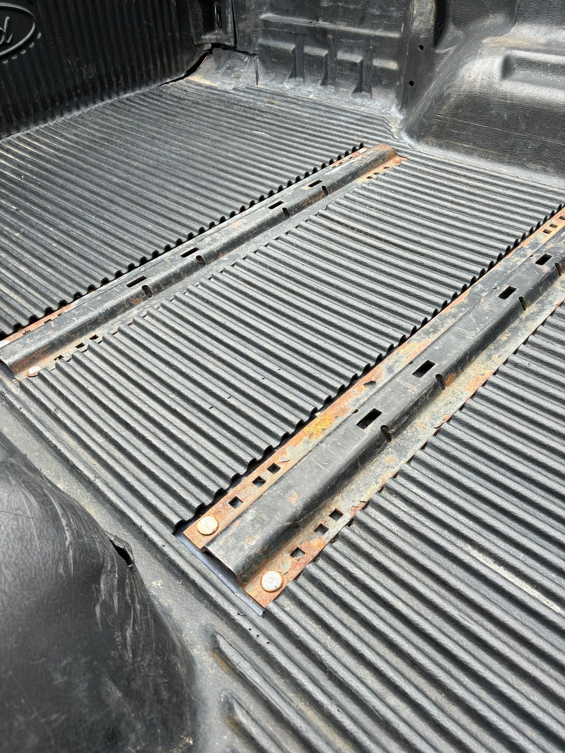 Fifth wheel rails not bolted to frame - Ford Truck Enthusiasts Forums