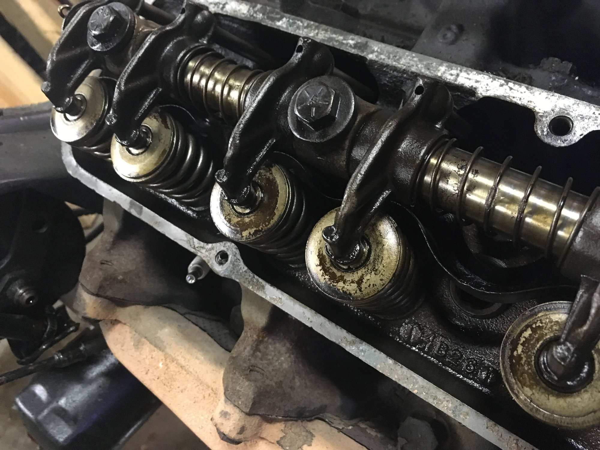 74 FE 390 - Two different stles of valve retainers - Ford Truck ...