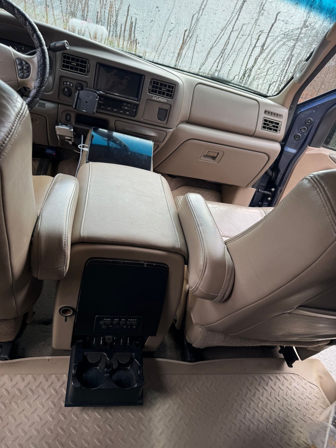 Console Swap from Mid 2000's Expedition to 05 Excursion - Ford Truck ...