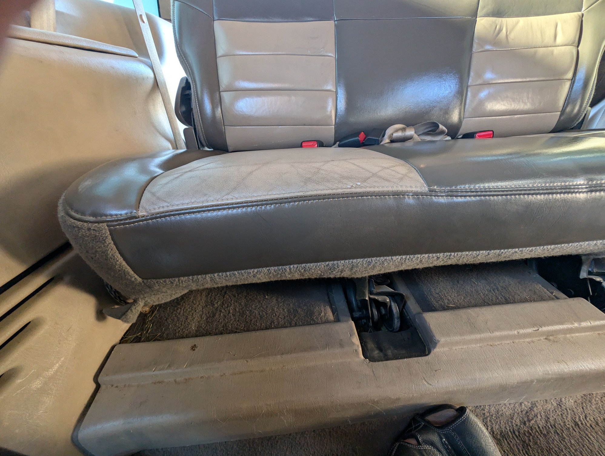 2002 Excursion Limited Leather 3rd-row Bench, Very good condition $600 ...