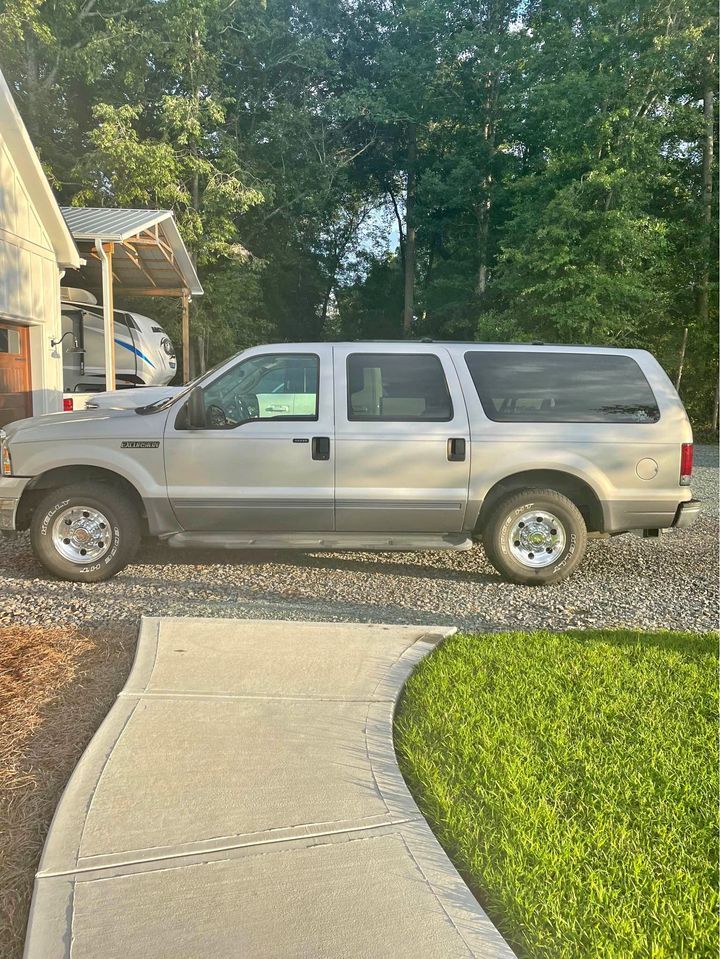 Bought a 2005 Excursion XLT 83,000 5.4 V8 2WD in great condition today ...