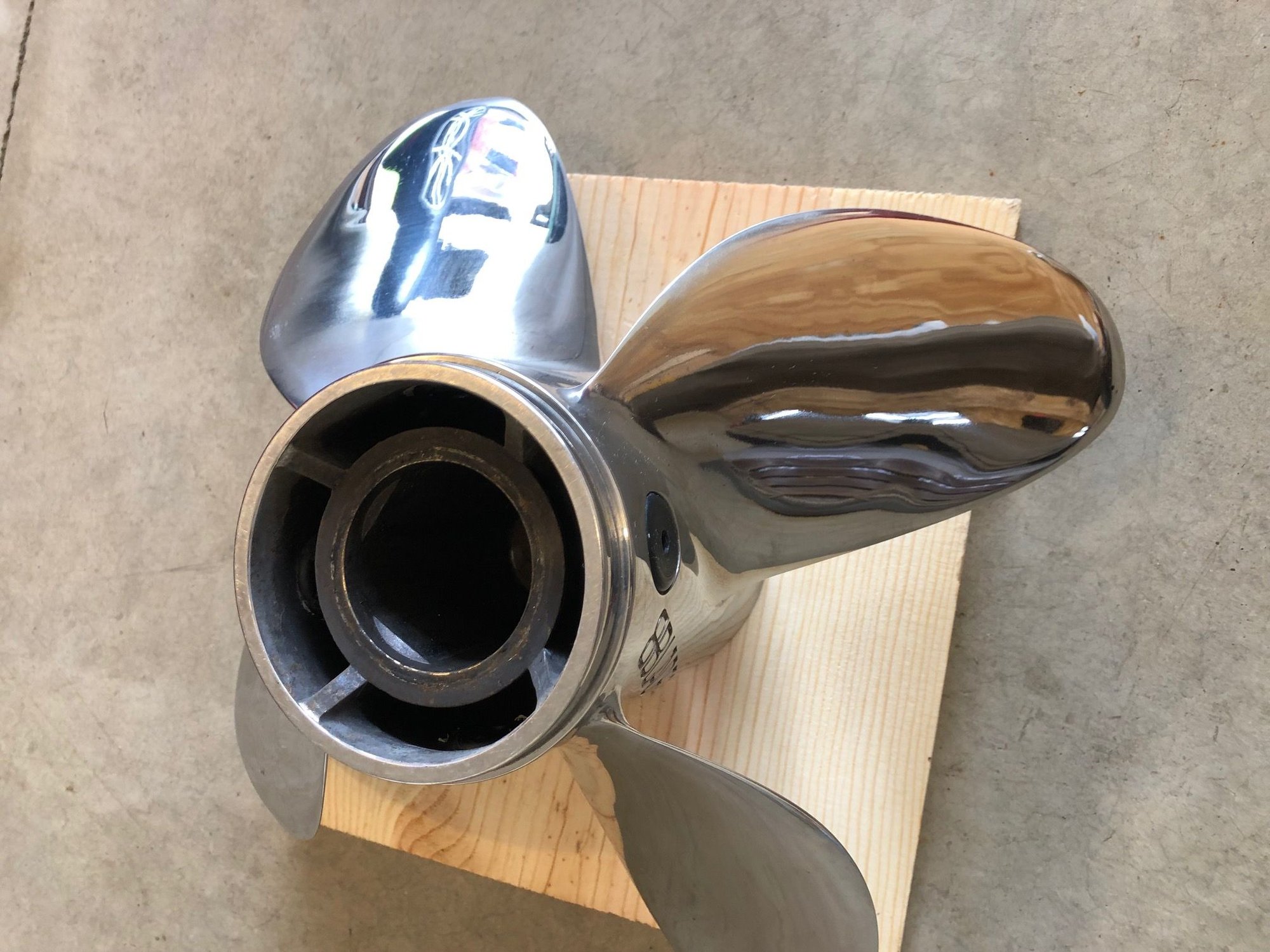 BBlades 4 speed, 24 pitch prop, excellent condition - Offshoreonly.com